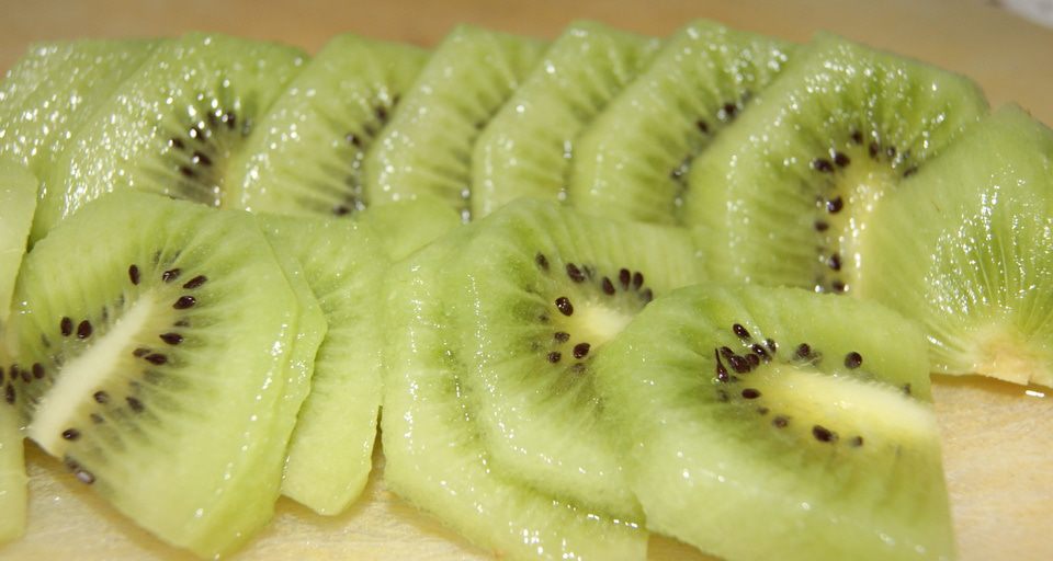 Салат с курицей, киви и помидором — Пошаговый рецепт приготовления с ...