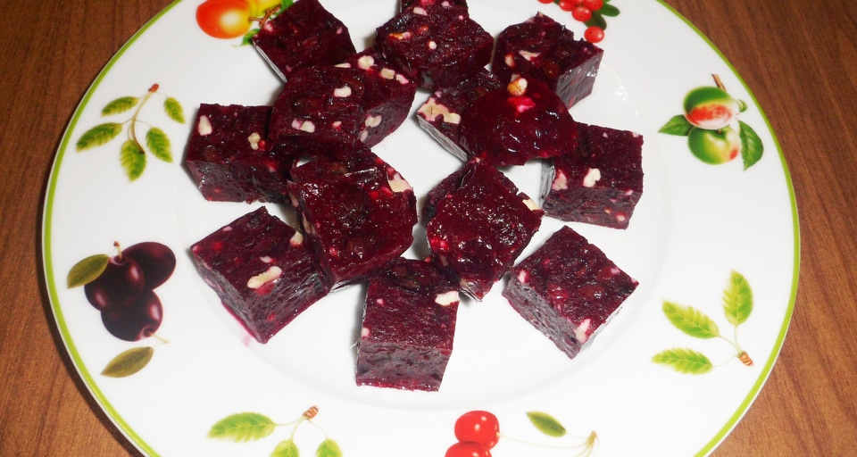 Свекольный мармелад с орехами и черносливом — Пошаговый рецепт ...